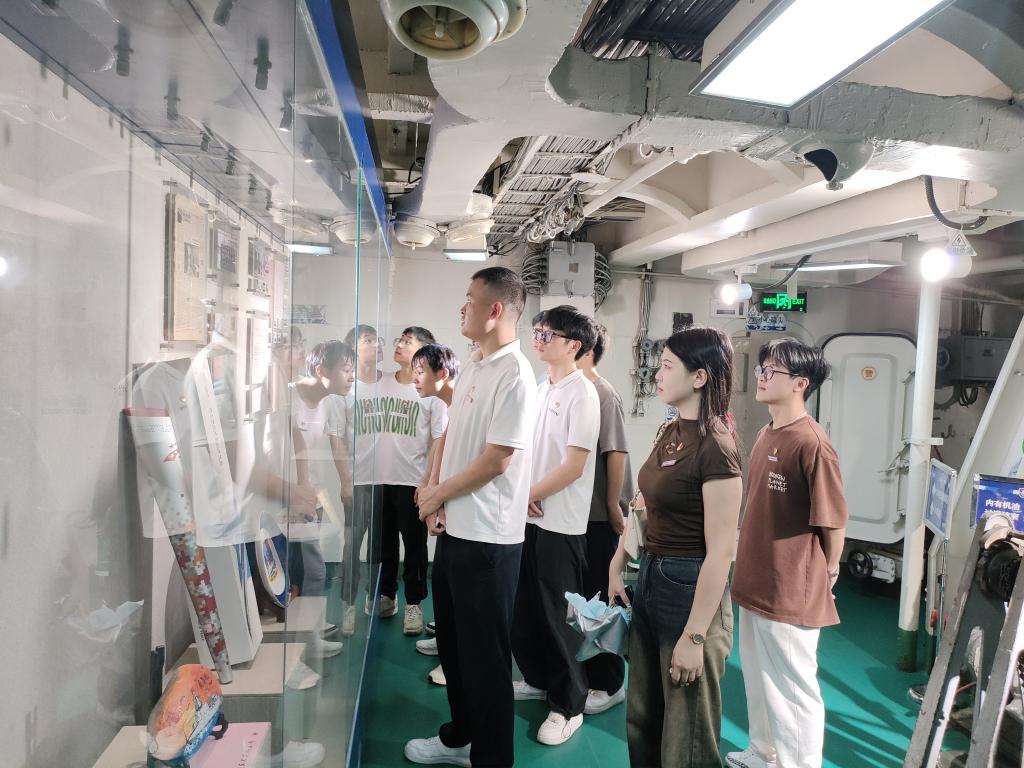 人工智能学院学生党支部赴“南昌舰”军事主题教育基地开展红色走读主题党日活动暨支部书记讲党课活动-江西应用科技学院人工智能学院